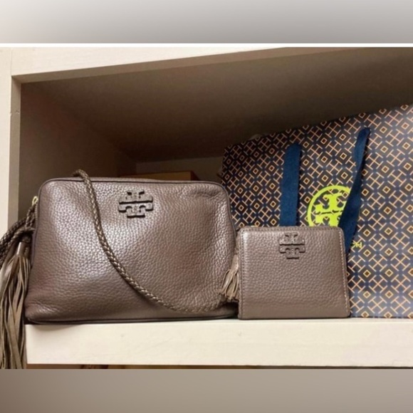 Tory Burch | Bags | Tory Burch Taylor Pebbled Leather Camera Bag In Tan ...